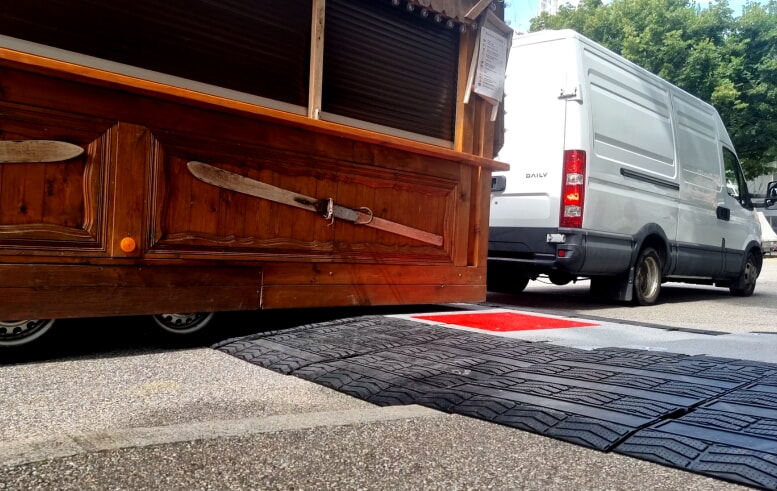 Mobile vehicle barrier ARMIS ONE - Hostile vehicle mitigation